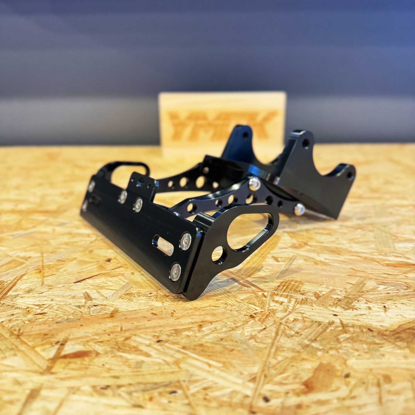 【YMCK Component】CNCライセンスプレートホルダー【FEYM924W】 | YMCK Component（ヤマックコン ポーネント）